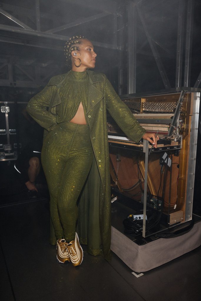 Review: Alicia Keys 360-Degree Production "Keys To The Summer Tour ...